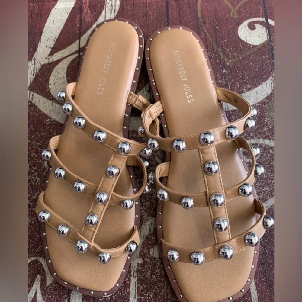 Sincerly Jules | Shoes | Sincerly Jules Tan Slide Sandals With Silver ...